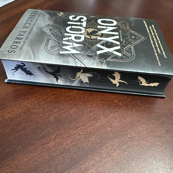 Other | Onyx Storm Deluxe Limited Edition Hardcover Book By Rebecca ...